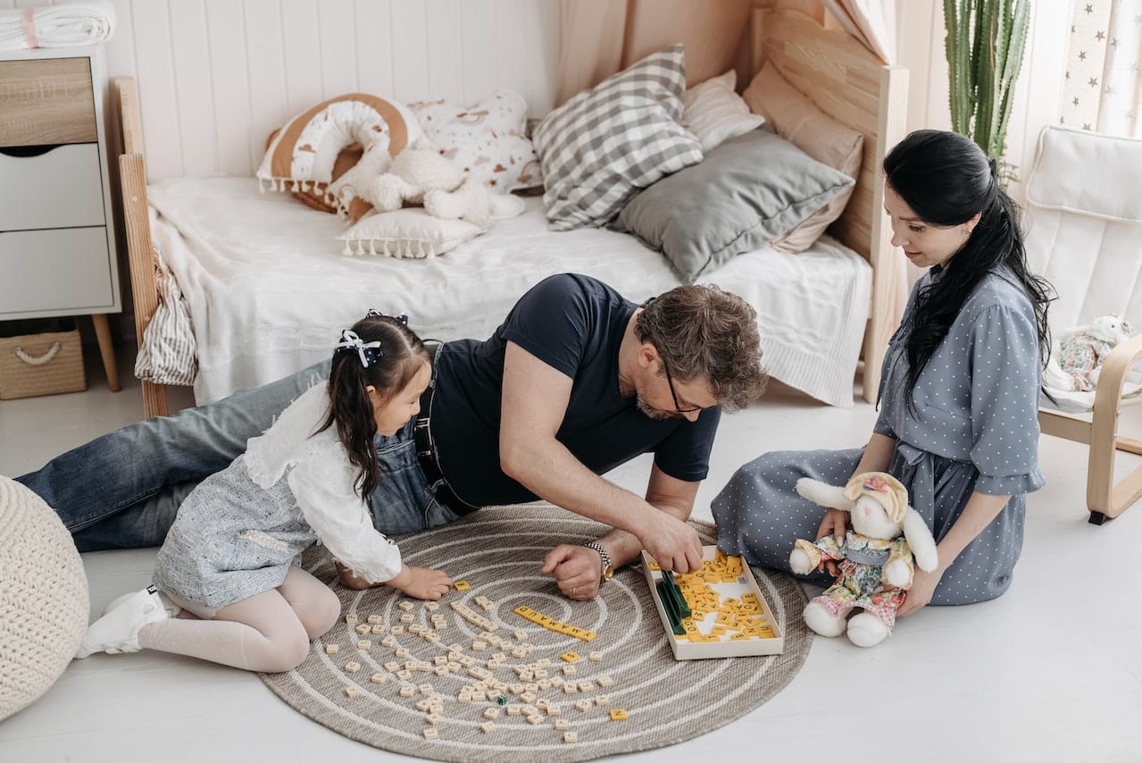 Siete beneficios de jugar Scrabble para niños y adultos - Una mamá ...